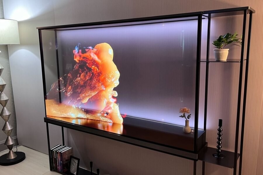 Revolutionizing Digital Signage with Transparent OLED Technology丨RUSINDISPLAY